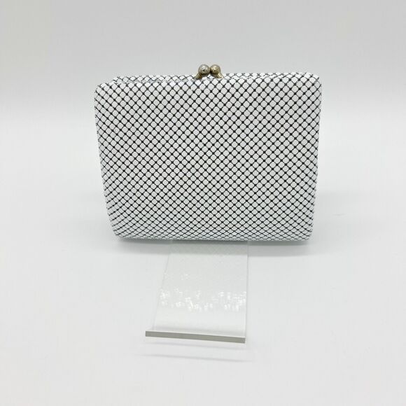 Unbranded | Bags | Vintage White Metal Mesh Wallet Coin Purse Kiss ...